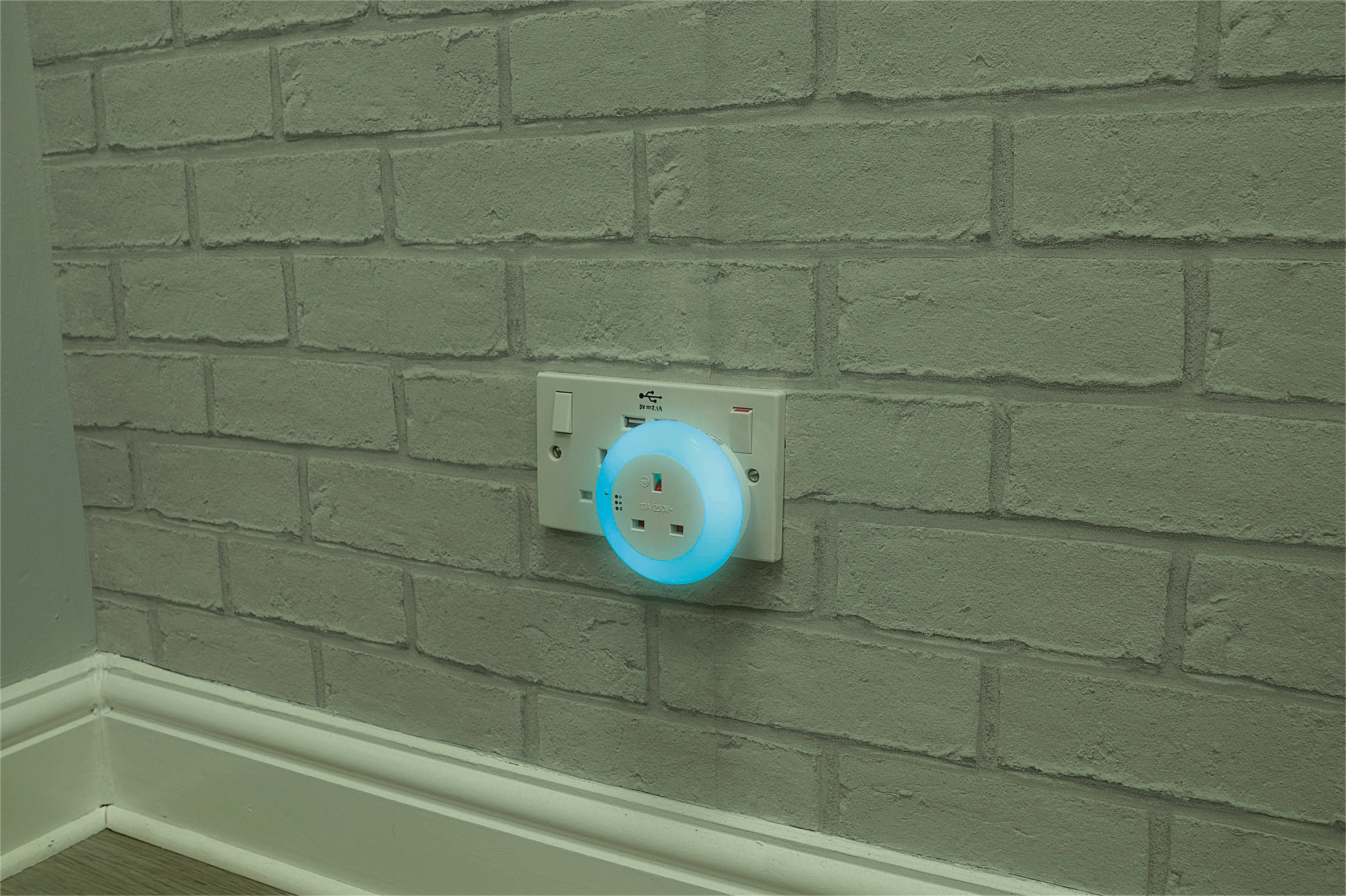 Eagle LED Nightlight Inc 13A Socket | Electrovision